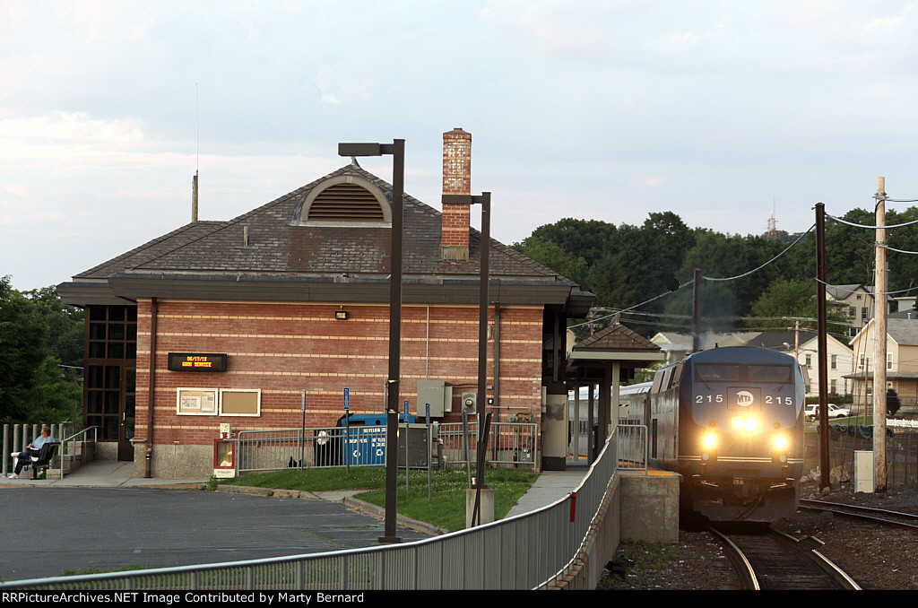 MNCR 215 Arriving With Train 1868
